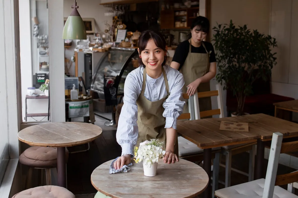 8 Desain Cafe Ruko Unik untuk Bisnis yang Menarik